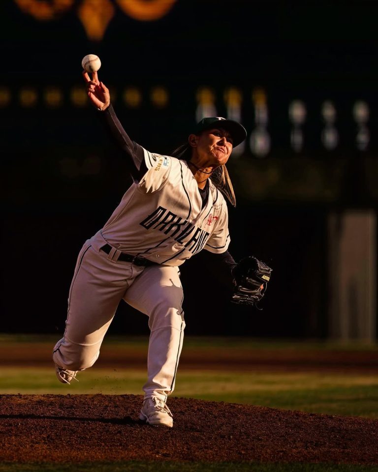 Kelsie Whitmore: ¿La primera mujer que jugará en la LMB? - Sopitas USA